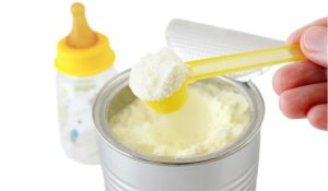 How To Tell If Powdered Formula Is Bad? (4 Distinct Signs)