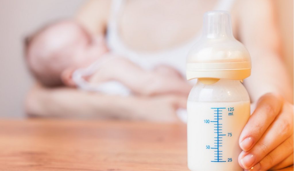 Swirling vs. Shaking Breast Milk Bottle (Simply Explained)