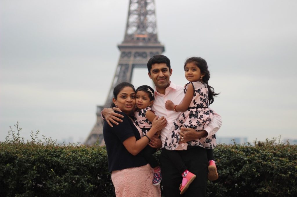 10 Best Family Picture Color Schemes with Examples